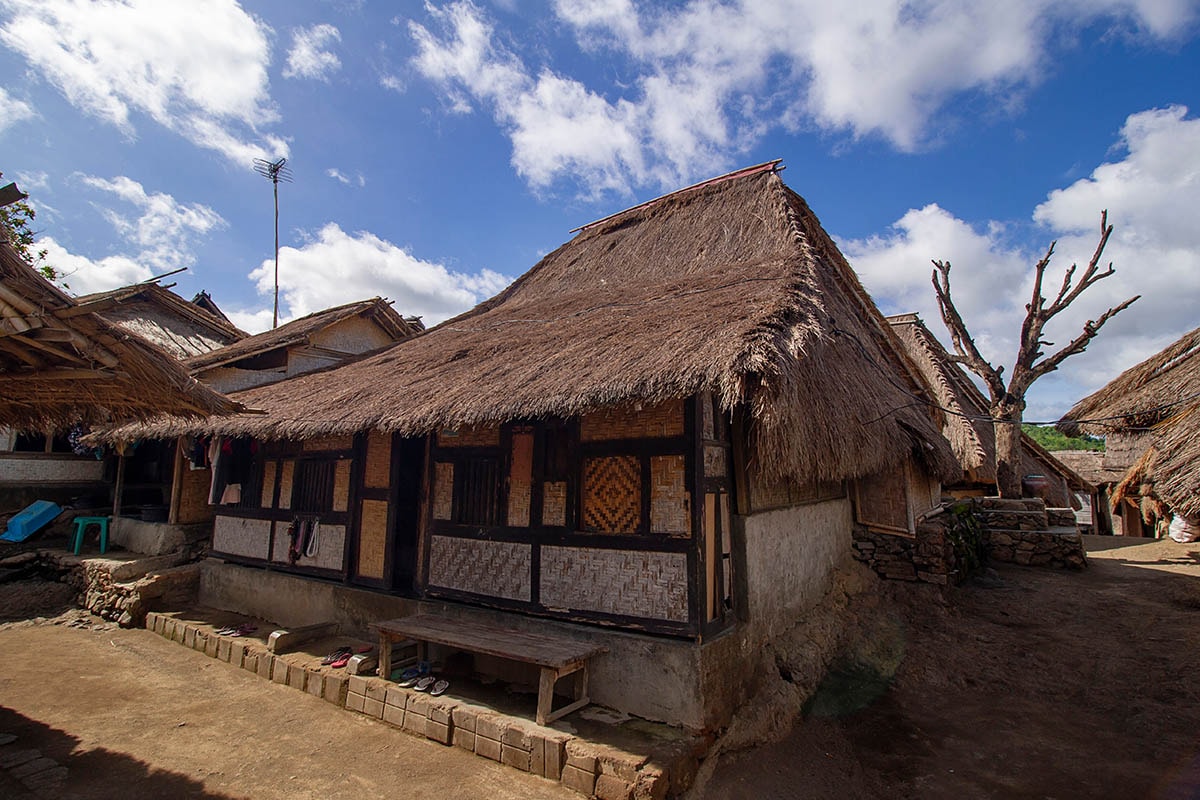 9 Iconic Traditional Houses to Explore in Indonesia - ISEEINDONESIA.COM