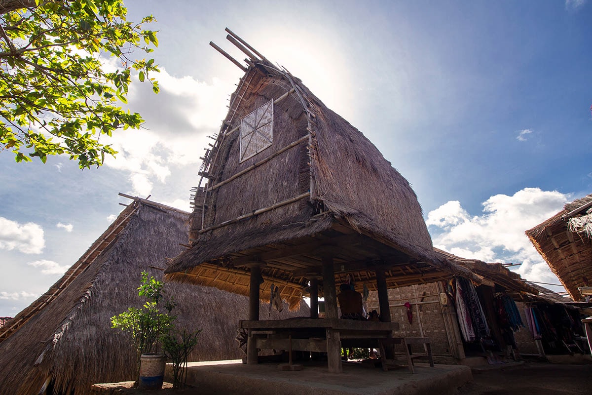 9 Iconic Traditional Houses to Explore in Indonesia - ISEEINDONESIA.COM