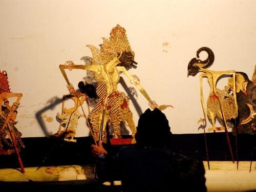 Wayang Kulit Drama: Aji Narantaka, the Supernatural Powers of GATOTKACA ...